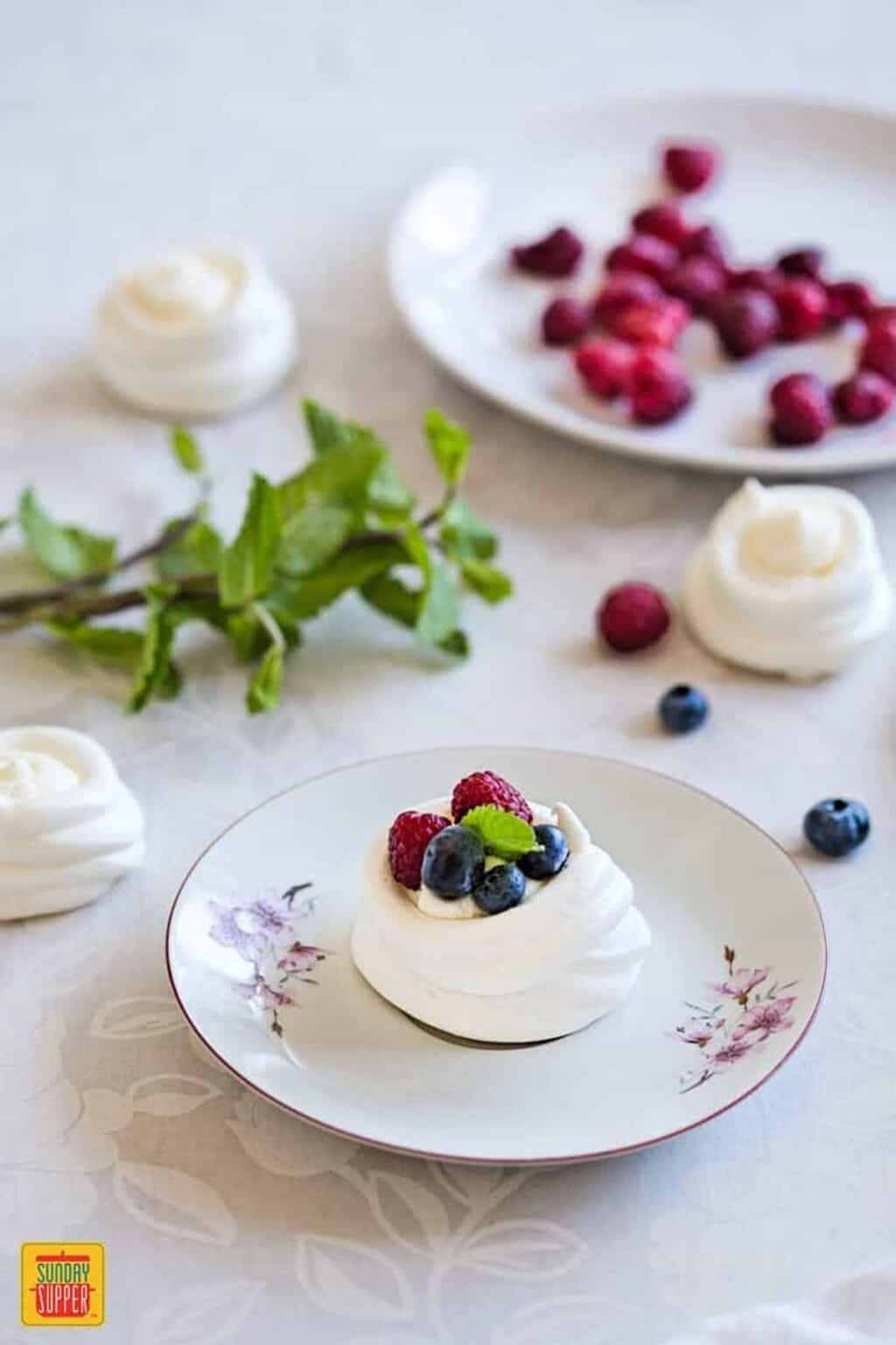 Mini Pavlova Recipe - Sunday Supper Movement